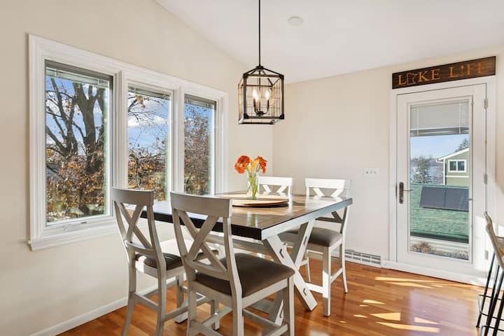 Modern Upper Unit | Hot Tub | Medicine Lake - Wayzata, MN