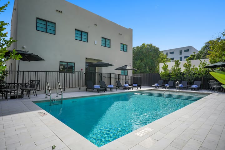 Designer Apartment With Pool In Miami - Miami, FL