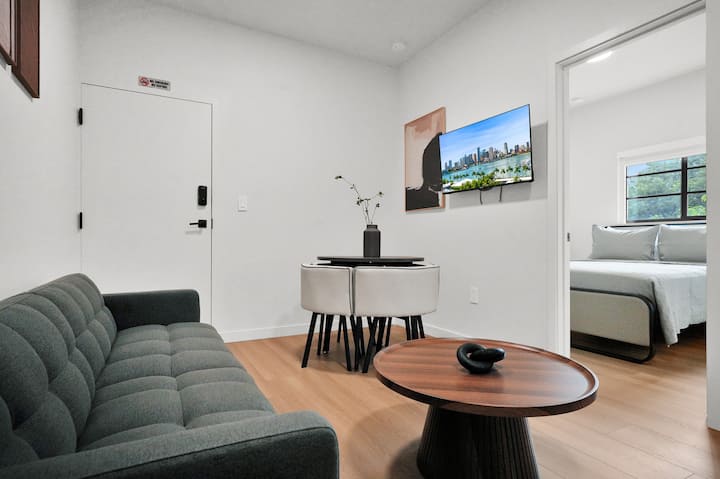 3-bedroom Family Apartment, 2 Bathrooms And A Pool - Miami