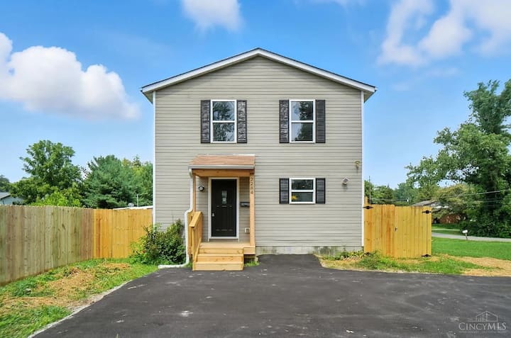 Cosmos Landing | Modern 3br + Office In Loveland - Goshen, OH