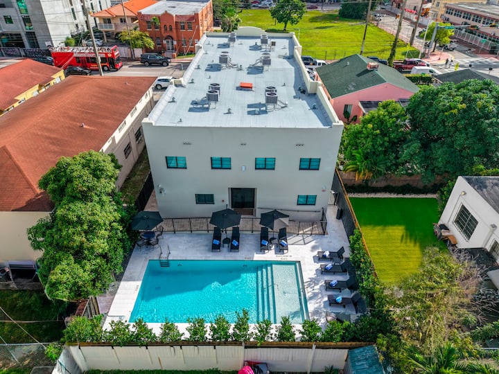 Relax In Miami: 3 Bedrooms And A Pool - Miami, FL