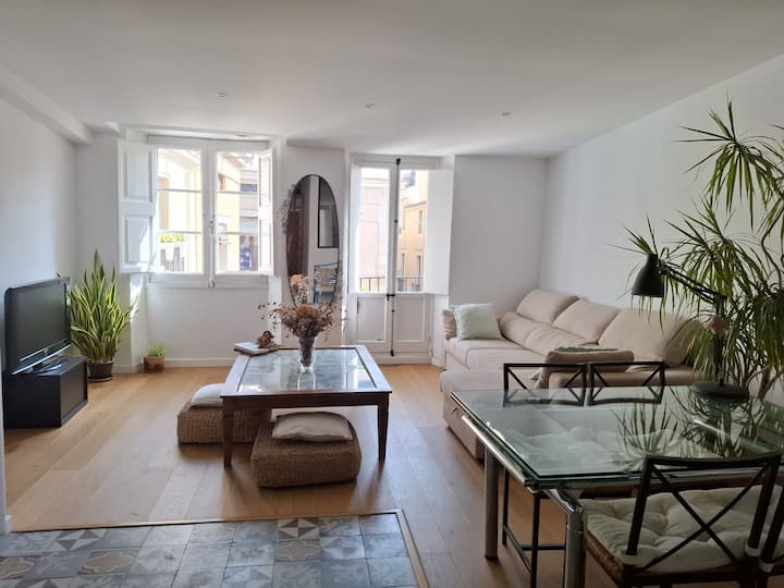 Cozy & Stylish Central Big & Bright Apartment - Barcelona