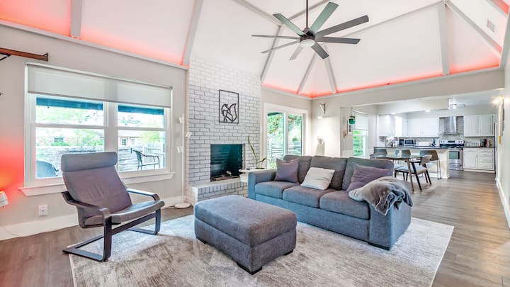 Smart Lights W/ Sleeping Quarters & Covered Patio - Universal City, TX