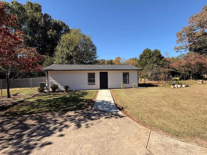 Charming Countryside Guesthouse Retreat - Midland, NC