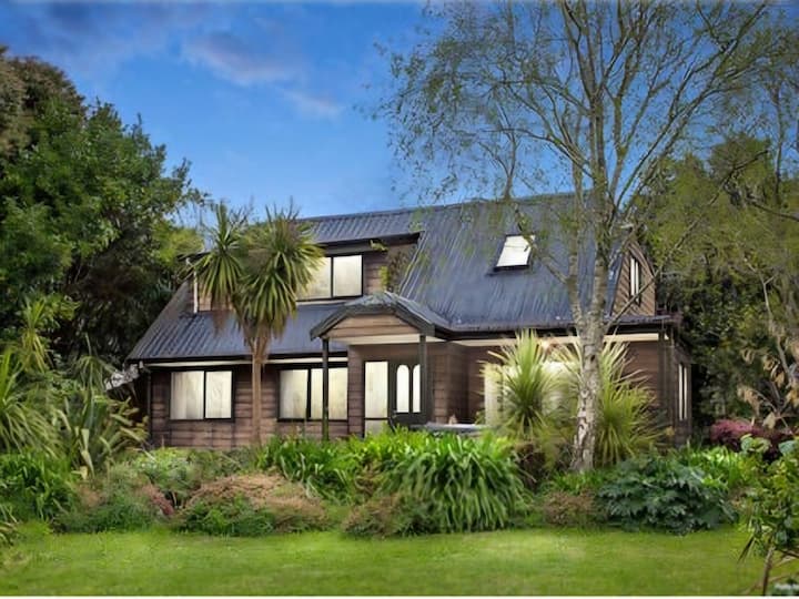 Unwind At Auckland Farm Stay Inc Kids' Pony Riding - Waiuku