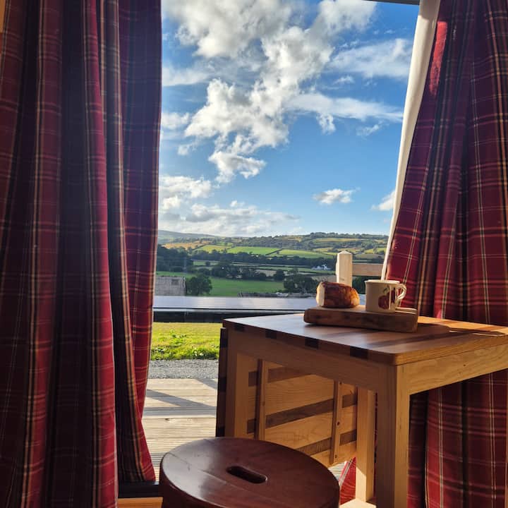 Blodwen - Shepherds Hut - Bala