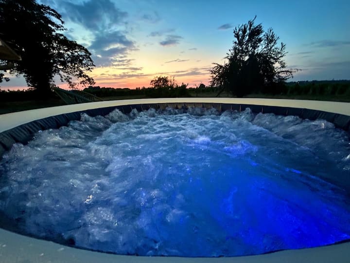 Un Gîte Avec Jacuzzi Au Chateau Flouquet Invictus - Saint-Émilion