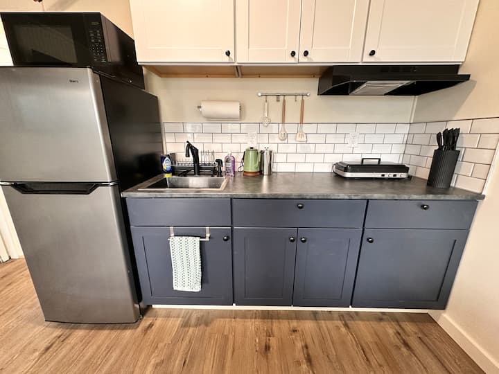 Queen Studio #46 - Sandpoint, ID