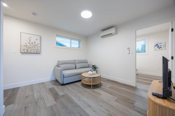 Sunny 1br Detached Suite • Near City Center - Vancouver