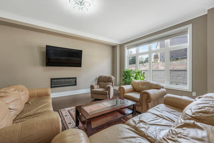 Luxury 5-bed Home| 5 Ensuite Bath |Peaceful Escape - Caledon, ON, Canada