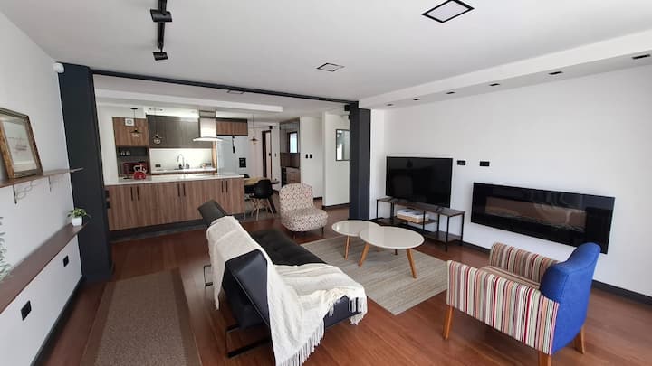 Departamento Cómodo Y Moderno Con Vista De Ambato - Ambato