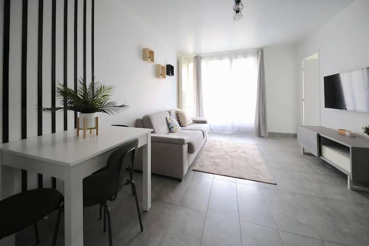 Appartement Avec Terrasse En Centre-ville - Évry