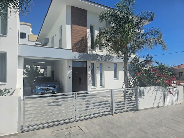 Luxury Villa With Private Pool In Peaceful Village - Ороклини