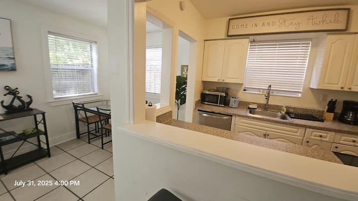 Townhome In Grove With Free Parking W/d And Yard! - Coral Gables
