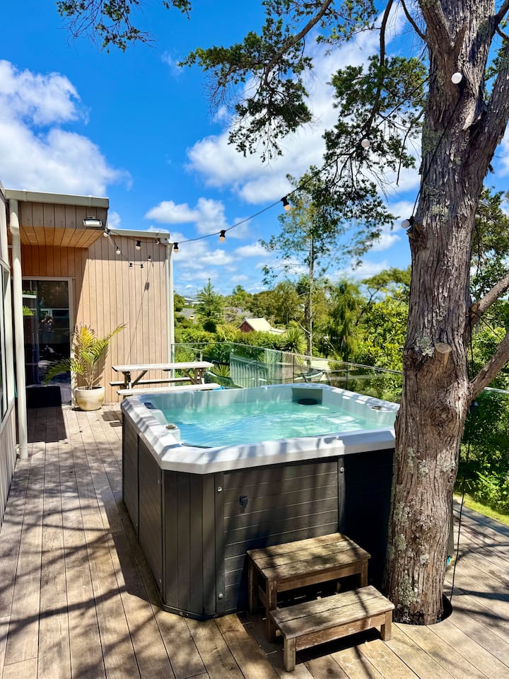 The Tōtara Tree House - Snells Beach