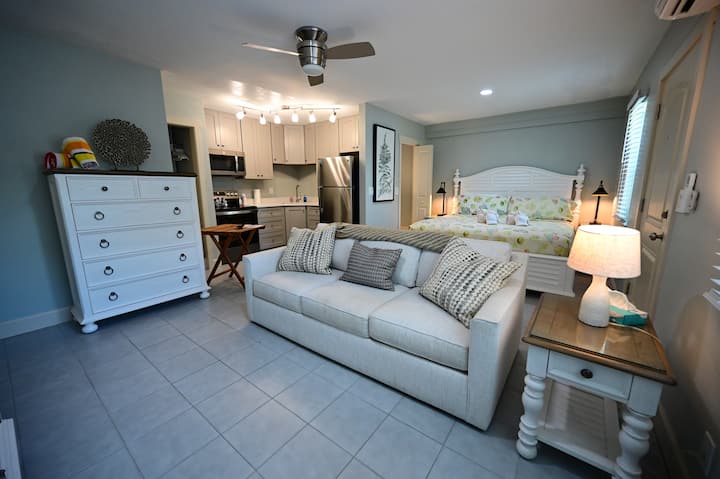 Mangrove Is Perfect For Couples Or Solo Guests - Sanibel Island, FL