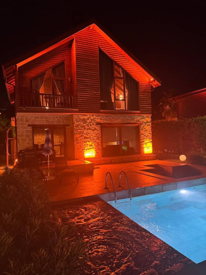 Taş Ev 2 Isıtmalı Havuz - Sapanca