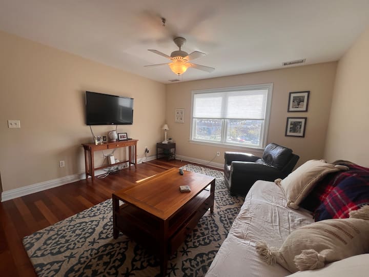 2 Bedroom 1 Full Bathroom In Downtown Millburn - Chatham, NJ