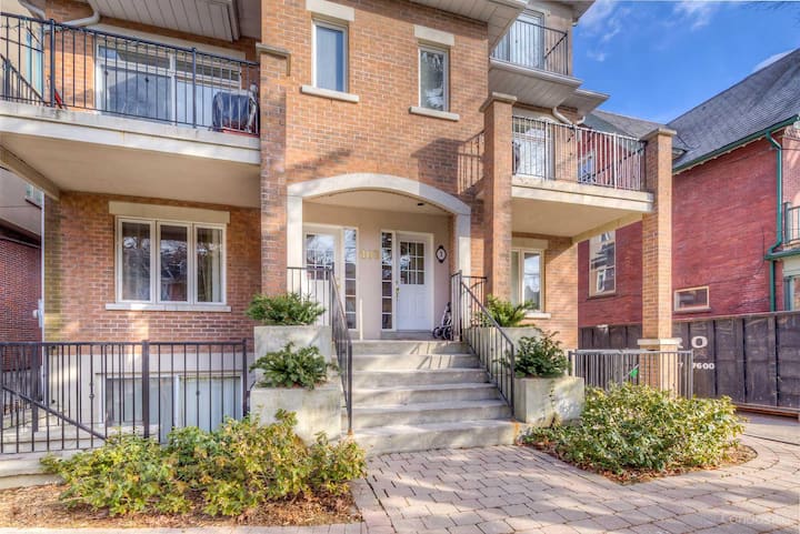 Cozy 2br In Dt Toronto With Parking+laundry - Toronto