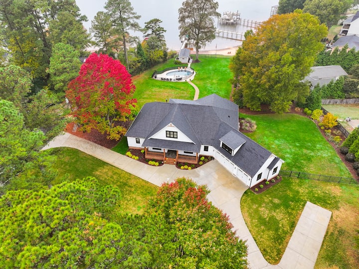 Newly Built Waterfront Oasis • Pool, Dock, Beach - Mooresville, NC