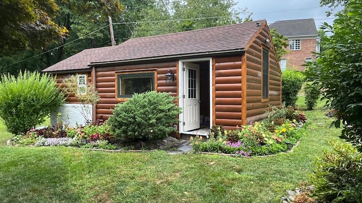 Cozy Cabin - Philadelphia, PA