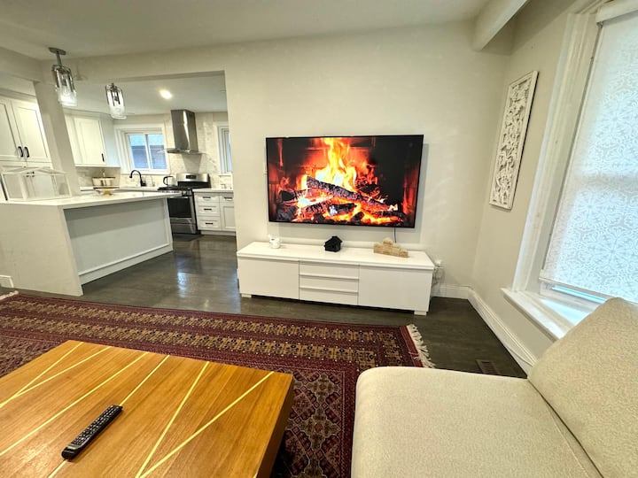 Modern 3br Upper Level • Home Near Seneca & Mall - Markham