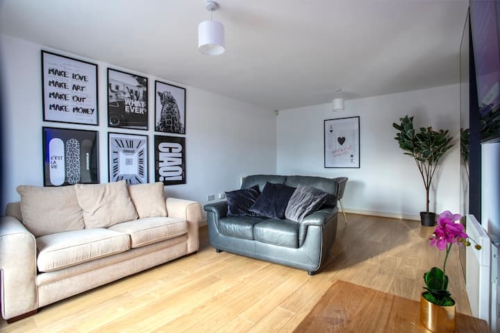 Modern 2 Bed Flat- 5 Minutes From Gosforth Centre - Newcastle Airport (NCL)