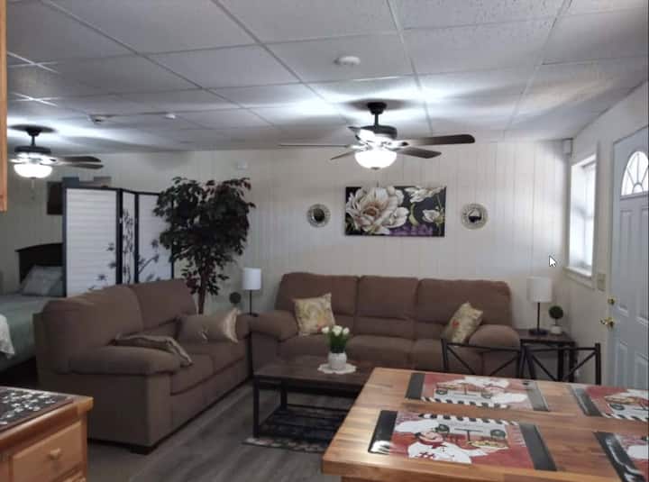 Hideaway Hill # 3
Home Away From Home!
Clayton, Ga - 克萊頓