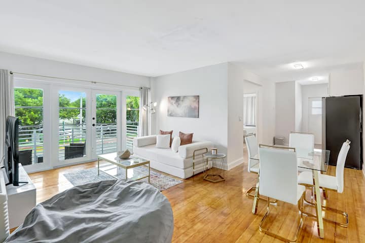 Sunny 1br Miami Beach Apt With Balcony - Miami Beach, FL