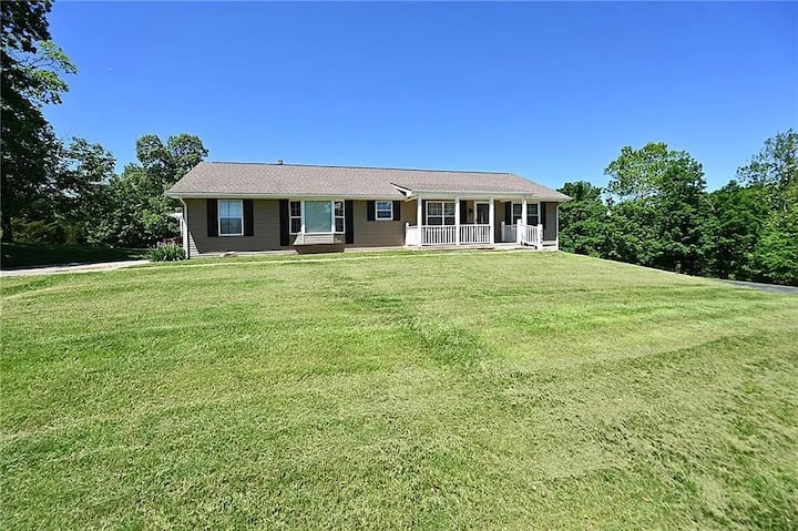 Cozy Country Retreat On 10 Acres In Kansas City - Riverside, MO