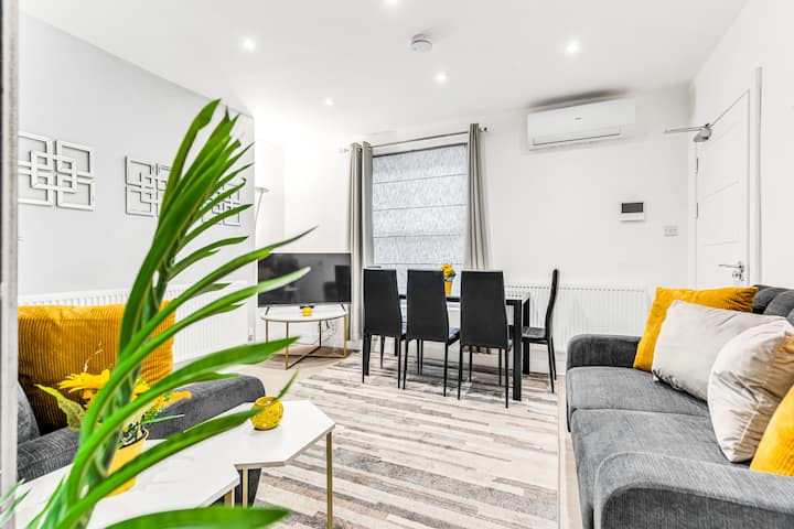 Air Conditioned | King Bed | Modern | Sleeps 8 - Central London