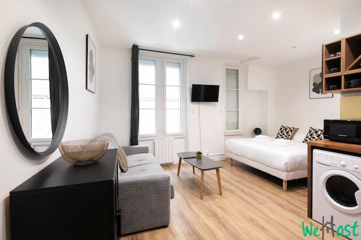 Nid Douillet Aux Portes Du Marais - Paris