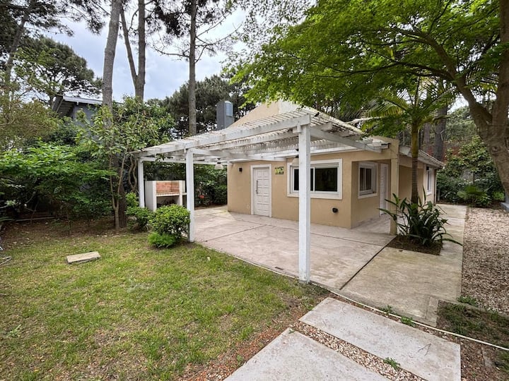 Hermosa Y Cómoda Casa Con Ubicación Ideal. - Pinamar