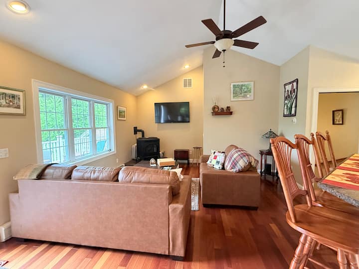 Art Respite | Rockhouse Mountain Retreat - Conway, NH