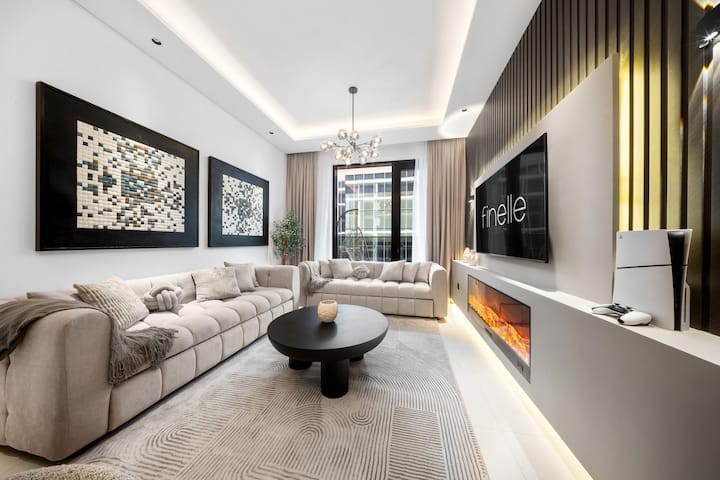 Spacious 3br Across Circle Mall | Prime Jvc Spot - Dubái