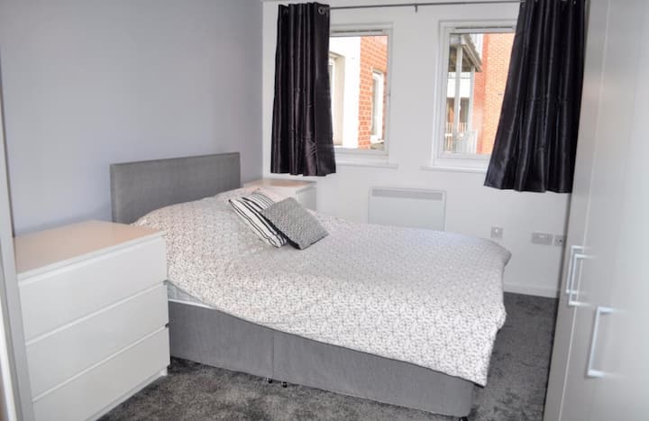 Spacious 2-bed Near Old Trafford - Manchester