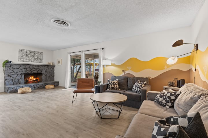 Joshua Tree Getaway | Stargazing Deck • Firepit - Yucca Valley, CA