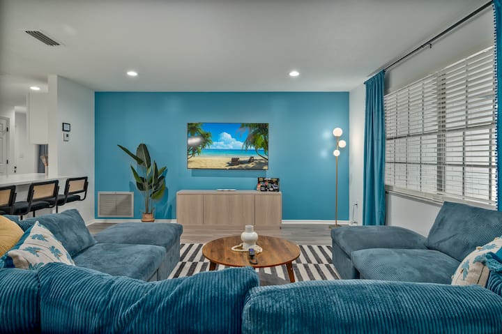 Sunny Lakeside Retreat W/ Pool + Firepit - Leesburg, FL