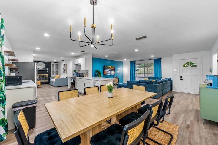 Sunny Lakeside Retreat W/ Pool + Firepit - Leesburg