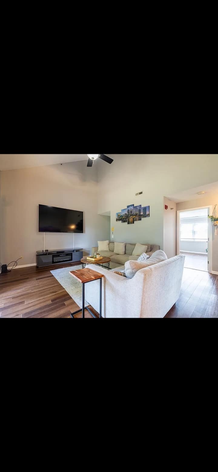 Fully Furnished Modern 2br – 6+ Month Rental - Lowell, MA