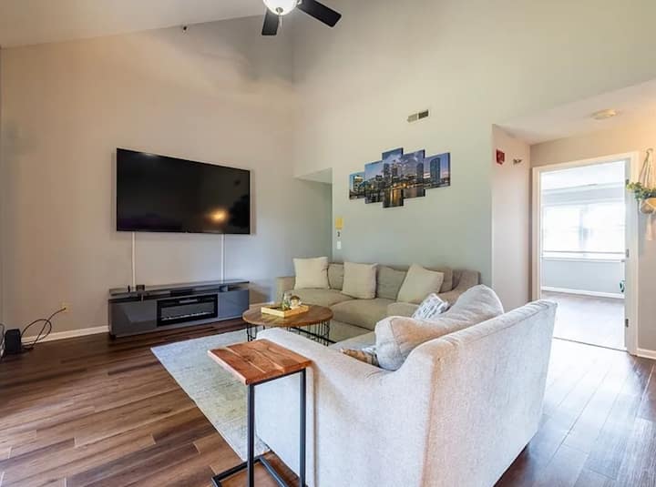 Fully Furnished Modern 2br – 6+ Month Rental - Lowell, MA