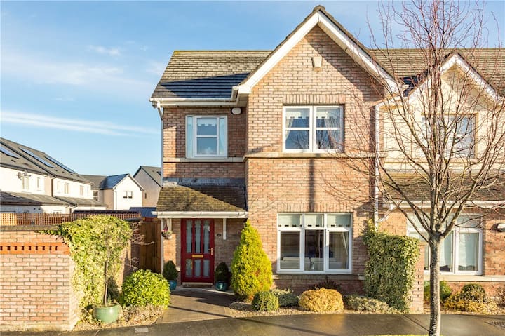 3 Bedroom House With Attic Room And Garden. - Dublin