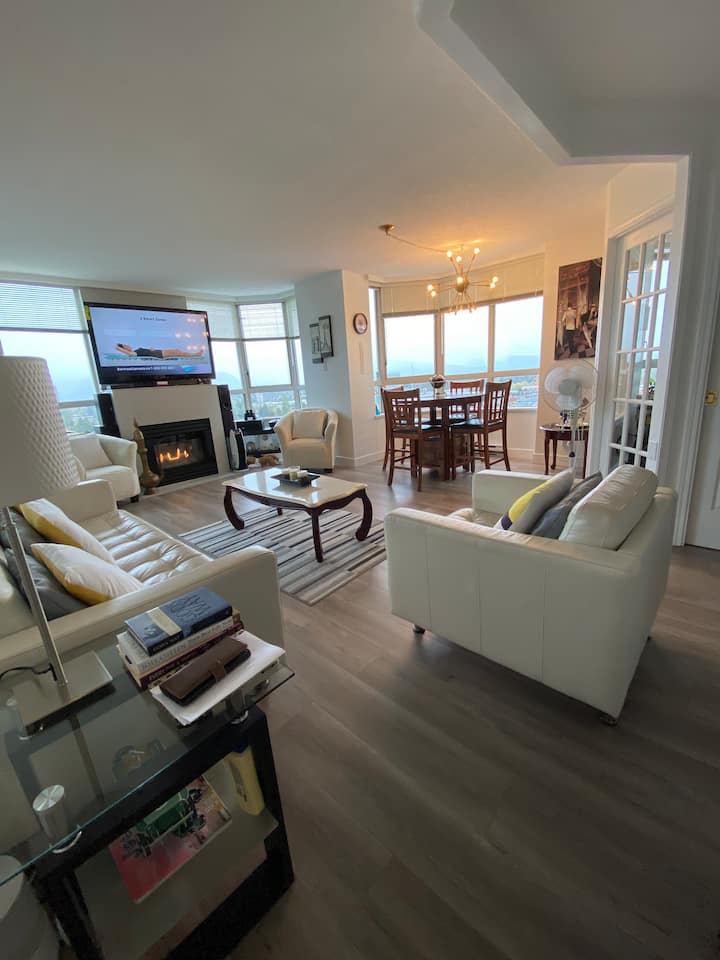 Clean And Quiet Panoramic View Suite In Surrey, Bc - Surrey