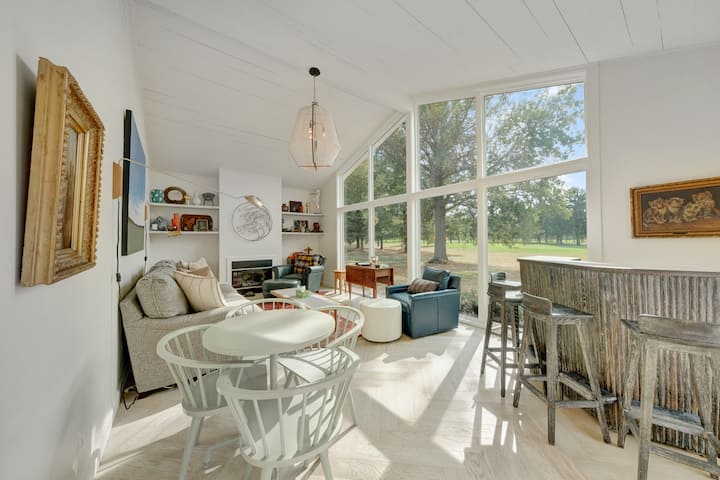 Sprawling Mcm Ranch |  Modern Comfort In Savoy - Champaign, IL