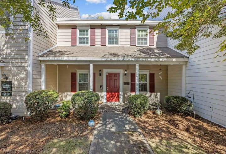 Downtown New Bern Retreat • Full Kitchen & Wifi - New Bern, NC