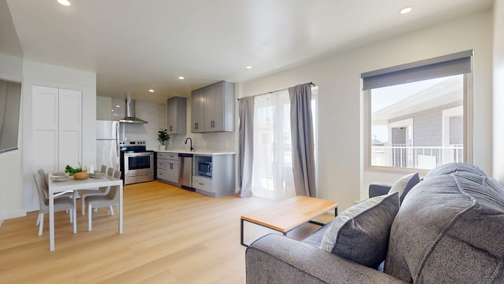 Ocean's Edge: 2br/2ba Beach Block Condo W/pool #4 - Ocean City, NJ