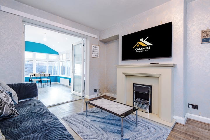 Family-friendly 3-bed • Near Etihad & City Centre - Oldham