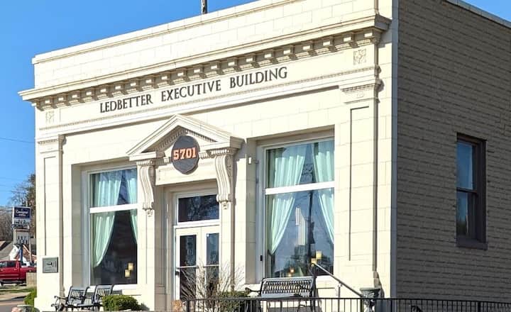 Ledbetter Executive Building - Wildlife Prairie Park