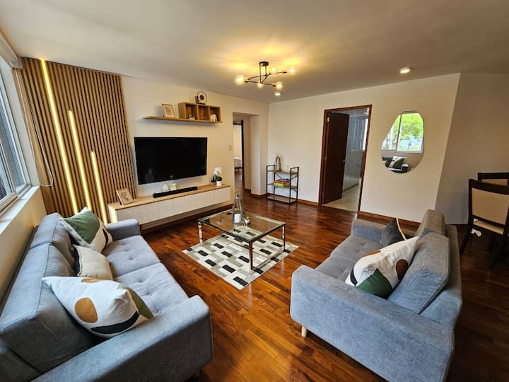 Modern & Central • 2 Bedrooms • Near The Boardwalk - Peru