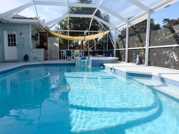 Sunny Palm Oasis | 1 Min To Psl River - Port St. Lucie, FL